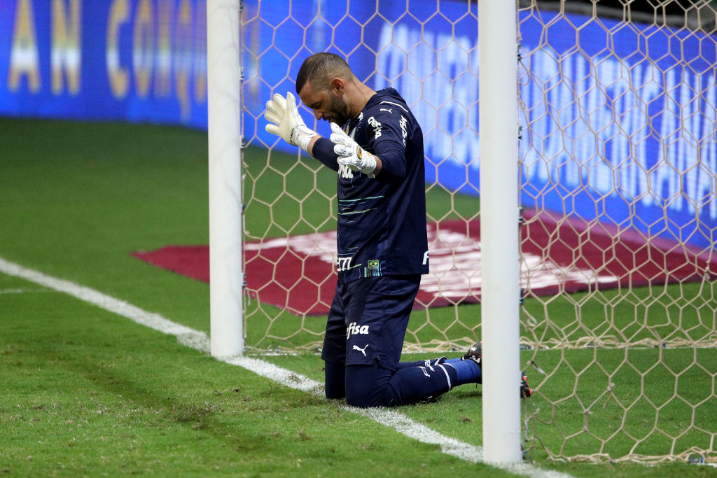 Weverton completa 30 clássicos sem ser vazado pelo Palmeiras