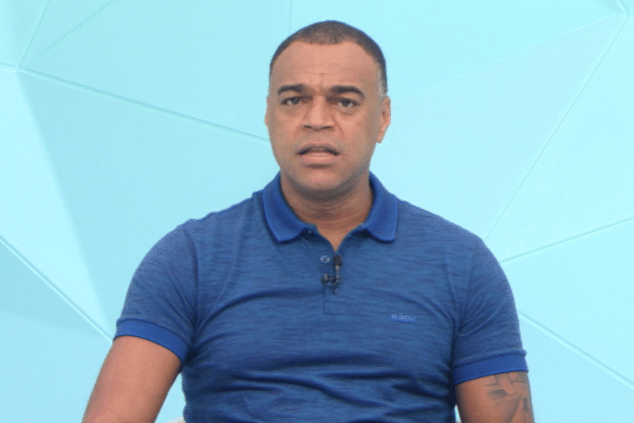 Denílson abre o jogo sobre Cavani substituir Suárez no Grêmio