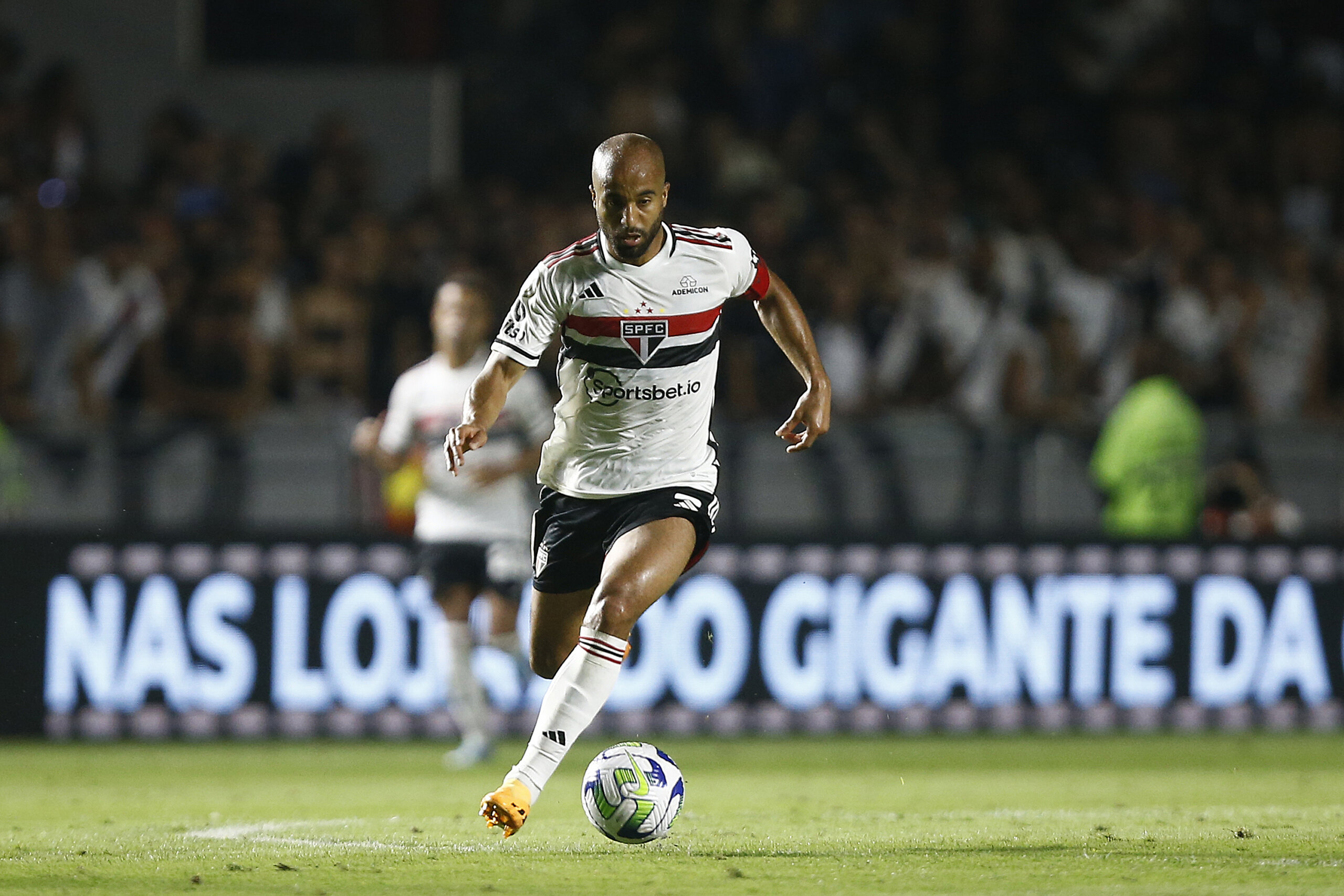 Lucas Moura cita "otimismo" em conversas por renovação com o SPFC