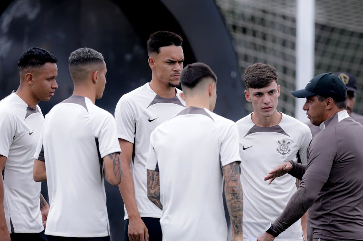 Corinthians: campeões da Copinha treinam com o elenco profissional; veja