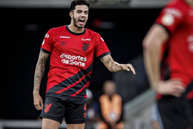 Kaique Rocha se "divide" entre vida dentro de campo e gestor de equipe ...