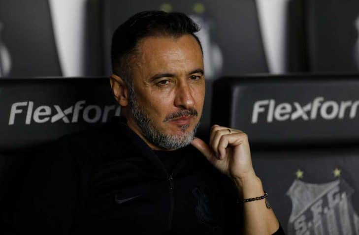 Ex-Corinthians e Flamengo, Vítor Pereira estreia com vitória na Arábia ... Ex-Corinthians e Flamengo, Vítor Pereira estreia com vitória na Arábia ...