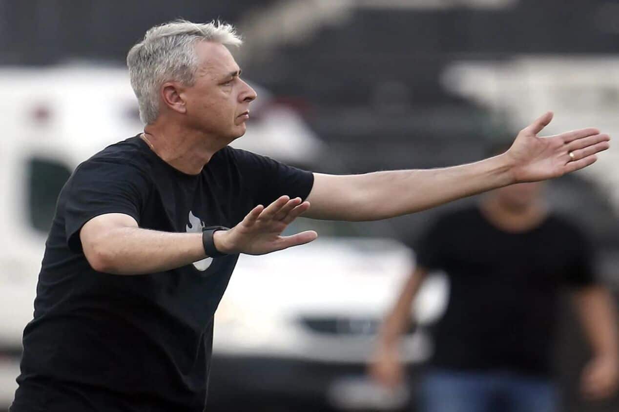 Tiago Nunes tem apoio da SAF do Botafogo em meio a críticas
