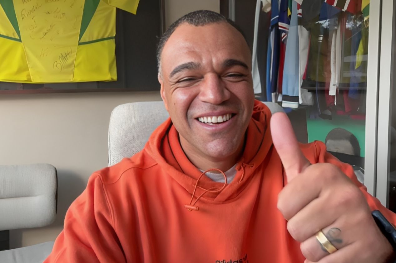 Denílson ironiza ao sugerir "zaga perfeita" da seleção brasileira