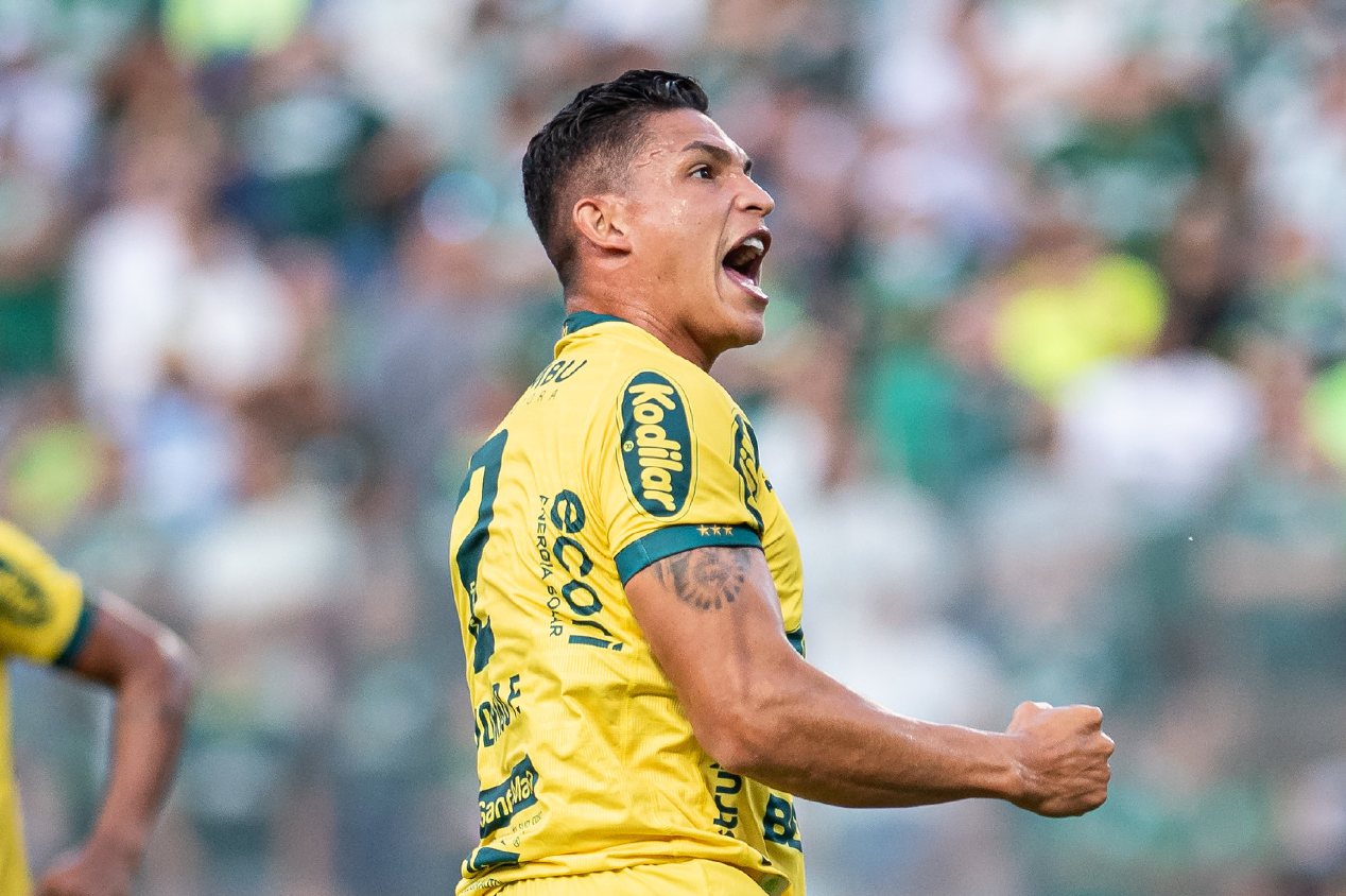 Santos anuncia chegada de lateral do Paulistão