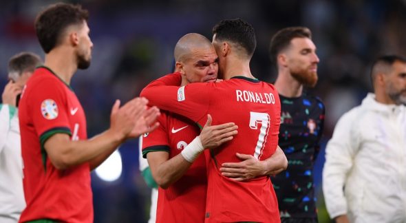 CR7 manda mensagem para Pepe após anúncio de aposentadoria