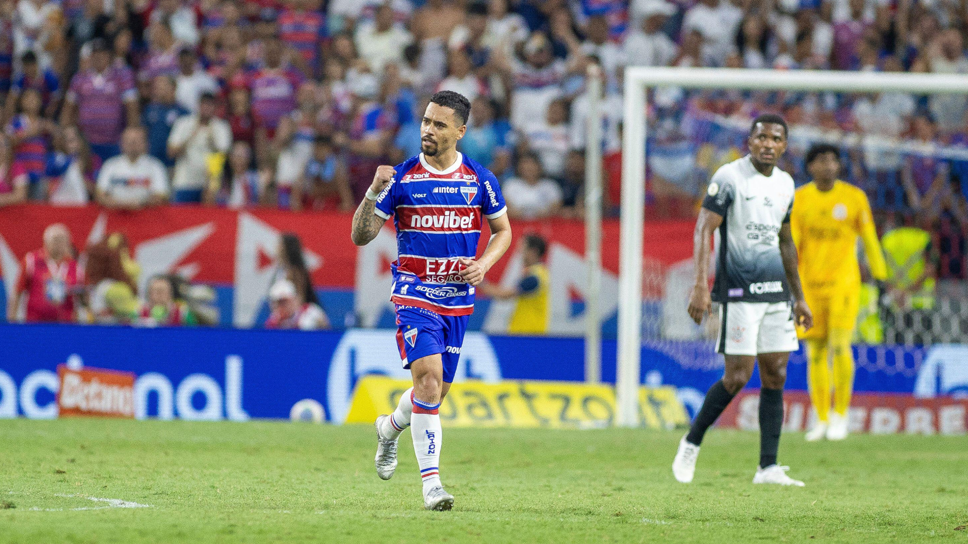 Fortaleza bate o Corinthians e assume a liderança do Brasileirão