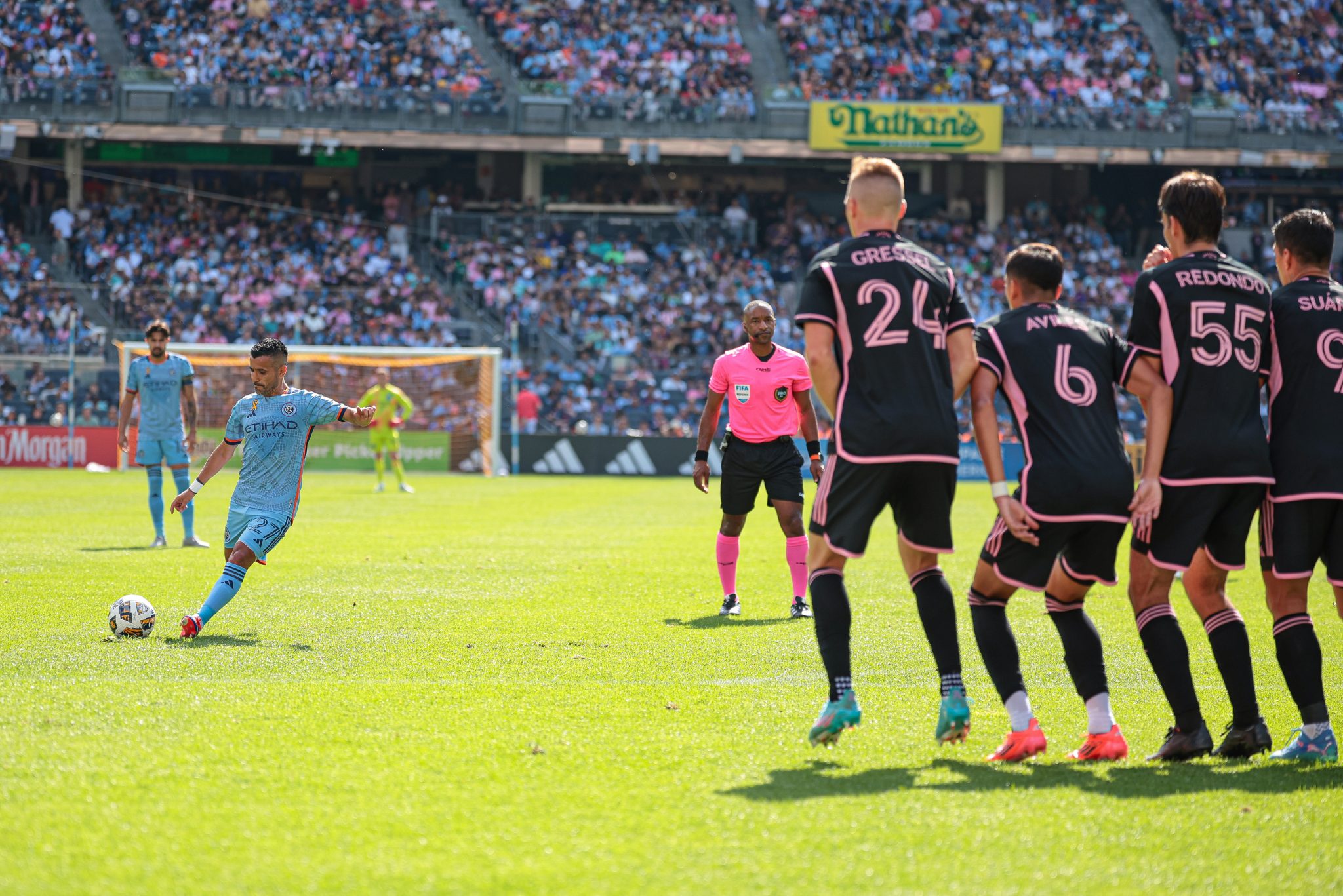 Inter Miami, com Suárez e Messi em campo, vence na MLS