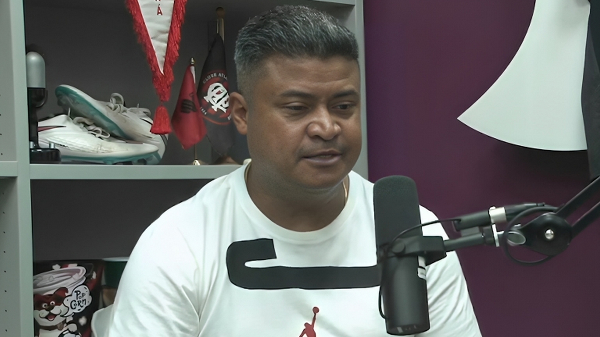 Gabiru, ídolo do Internacional, responde se jogou mais que Gabigol
