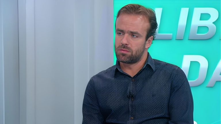Roger Flores elege goleiro diferenciado na história do futebol