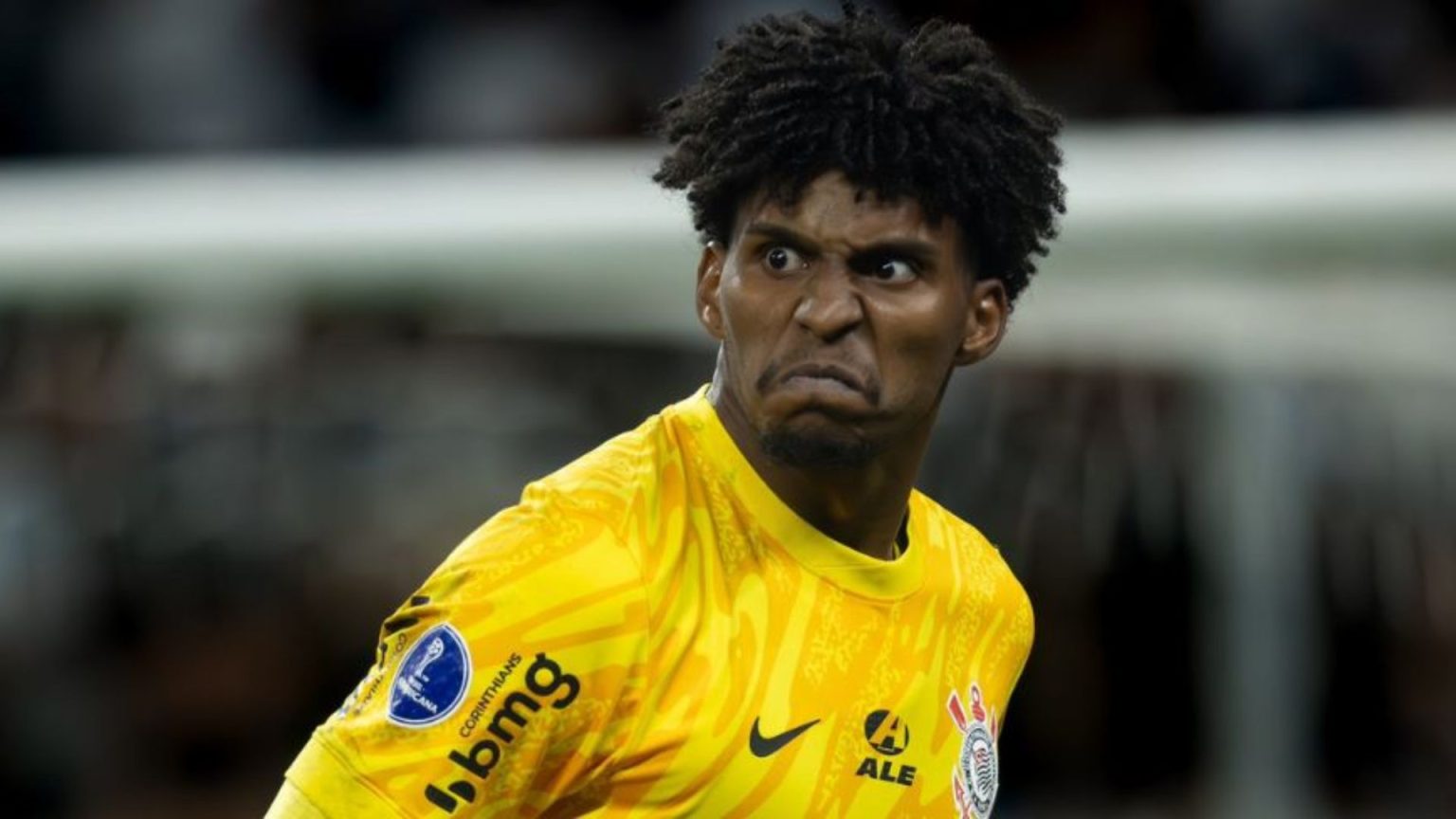 Hugo Souza, do Corinthians, revela goleiro que é inspiração